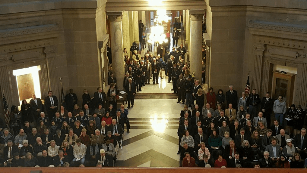 Hundreds gather to honor former Indiana Gov. Whitcomb - WOWO News/Talk ...